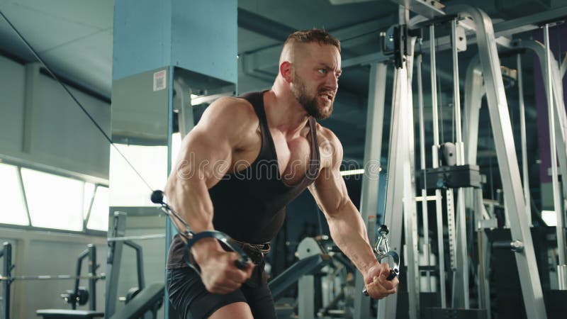 Professional Bodybuilder Training Chest Muscles Using Cross Over ...