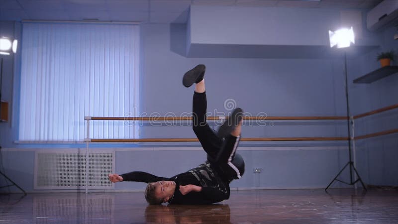 Professional Dancer Performs Unrealistically Heavy Dance Moves on the ...