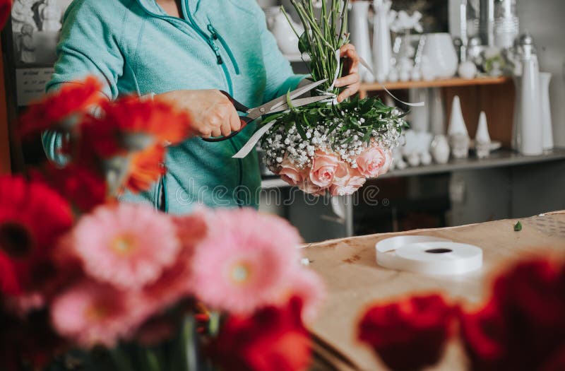 Professional Floristics Studio, Tying a Wedding Flower, Flower Shop ...