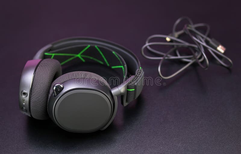 Professional Modern Headphones with a Microphone for Gamers and Cable ...