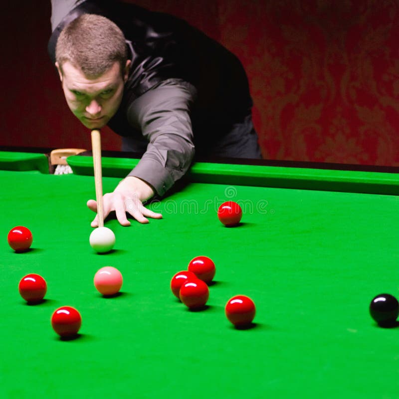 Professional Snooker Player Stock Photo - Image of holding, bending ...