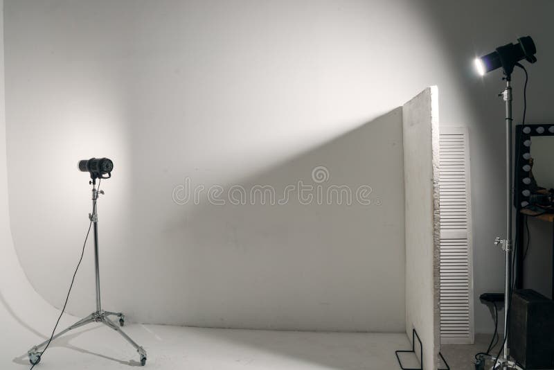 Professional Studio Light on White Cyclorama. Photoshoot Concept Stock ...