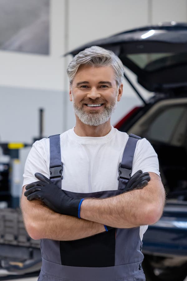 Professional Technician in Auto Shop Checking Vehicle Stock Photo ...