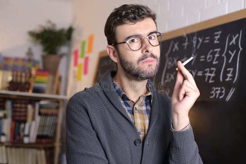 Professor Ansioso E Estressado Fumando Na Sala De Aula Imagem de Stock ...