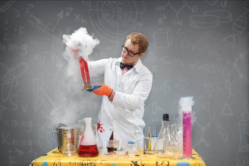 Professor Im Labor, Das Chemische Experimente Leitet Stockbild - Bild ...