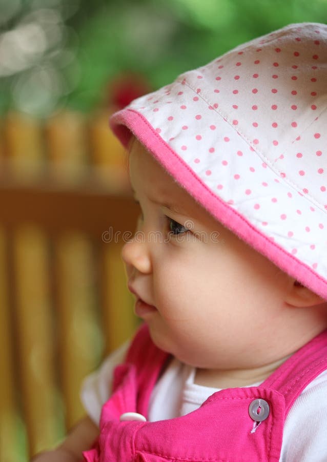 Profiel van leuk kind stock afbeelding. Image of openlucht - 44406665