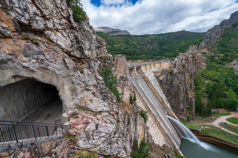Profile View of Dam Spillway and Tunnel on the Road Stock Image - Image ...
