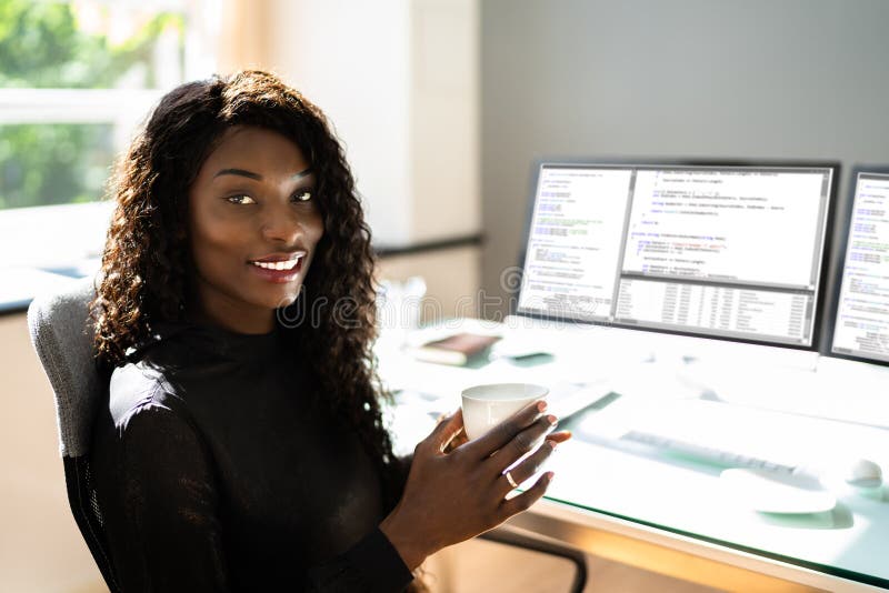 Programadora En Data Center, Ciberseguridad Imagen de archivo - Imagen ...