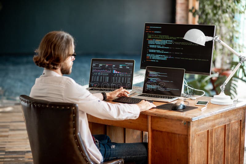 D Moniteurs Ordinateur Trois Photos Stock - Téléchargez 108 Photos ...