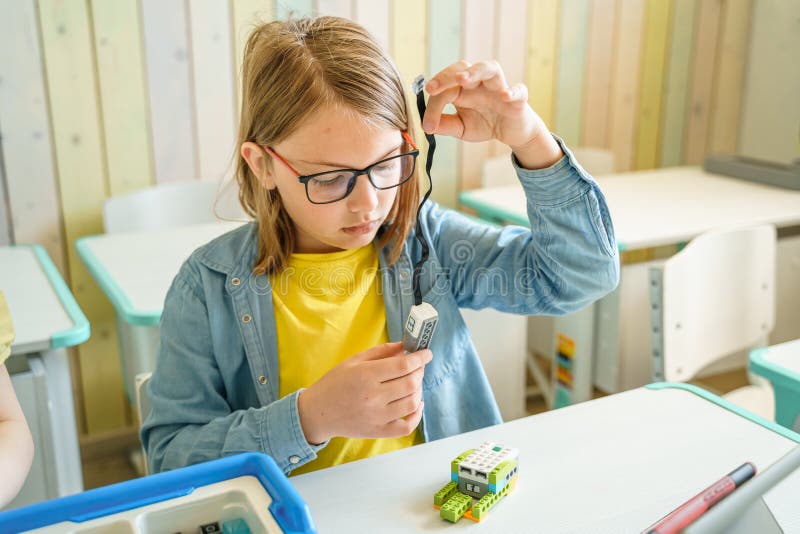 Programming Work, Learning Robotics in Elementary School. Children ...