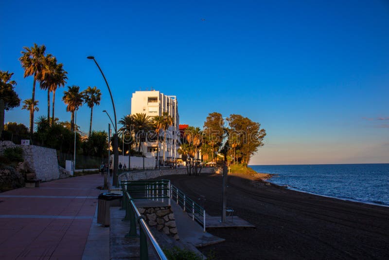 "promenade" de Estepona imagen editorial. Imagen de paseo - 105646260