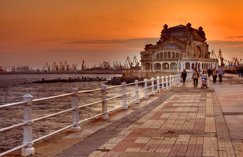 Belle Plage De Sable Dans Costinesti, Constanta, Roumanie Photo stock ...