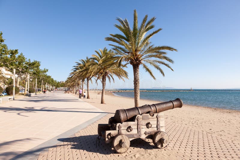 Promenade Dans Les Roses, Espagne Photo éditorial - Image of beachfront ...