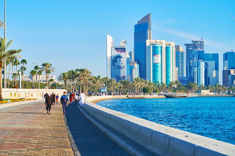 Promenade De Bord De La Mer Dans Doha, Qatar Photo éditorial - Image du ...