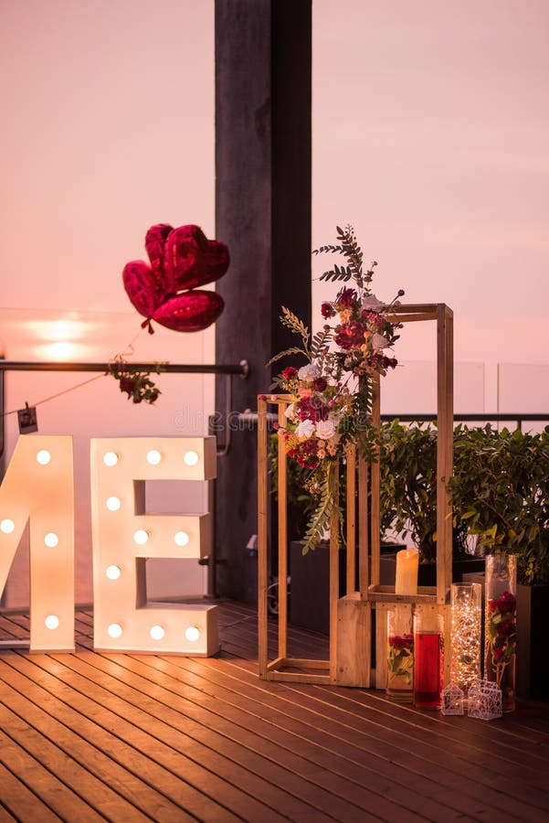 Proposal Red Balloon Decorations with Wooden Frames Stock Image - Image ...