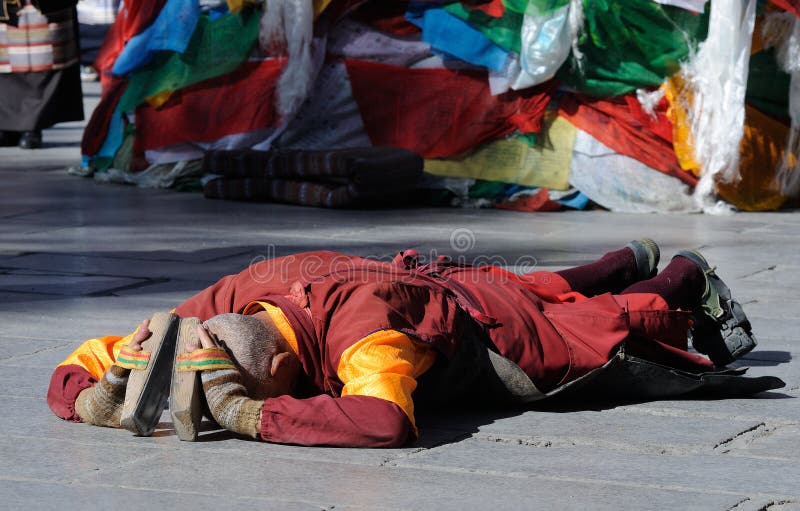 Prostrating monk 2 editorial photography. Image of prayer - 37500427