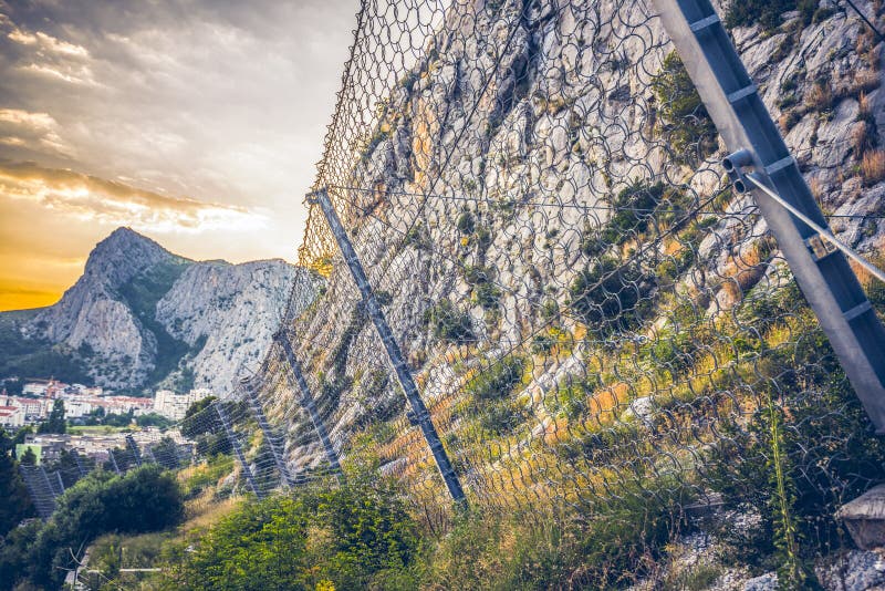 Rockfall Protection Netting, Safety Wire Mesh in the Mountains ...