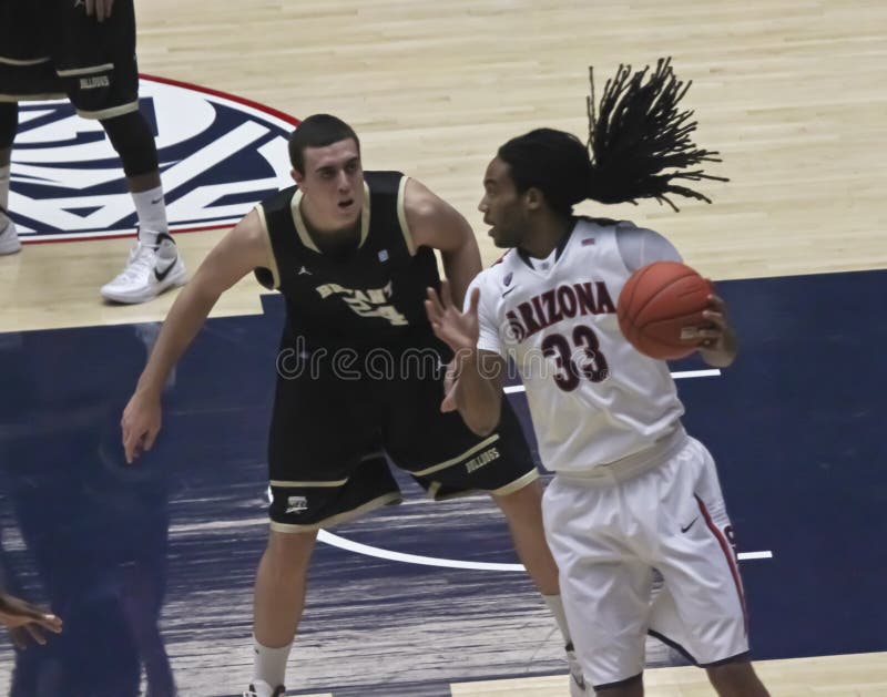 A Protective Arizona Wildcat Jesse Perry Editorial Image - Image of ...
