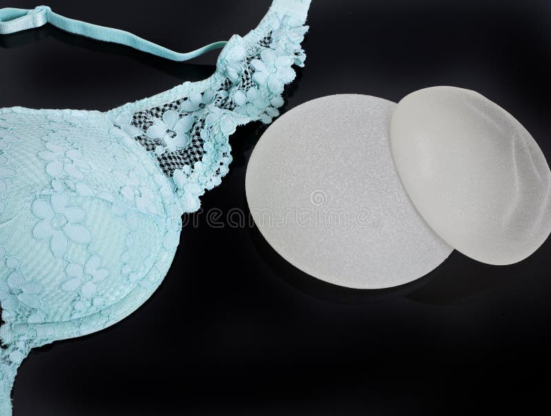 Protesi Del Seno E Reggiseno Del Silicone Immagine Stock - Immagine di ...