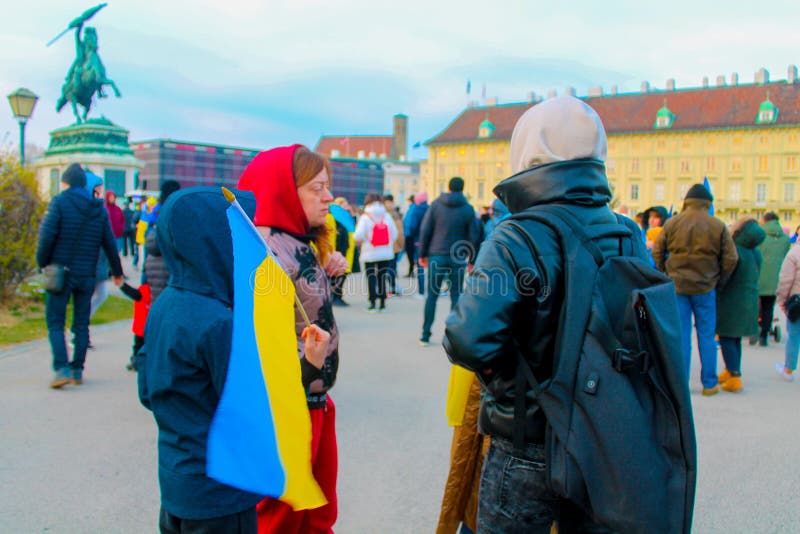 Protest Tegen De Oorlog In Oekraïne Met Oekraïense Vlag Redactionele