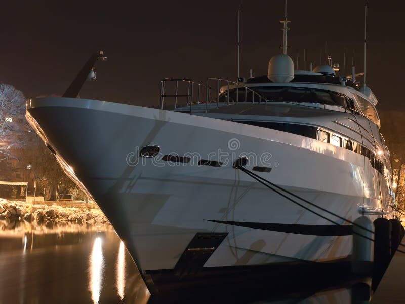 Proue de yacht image stock. Image du panneautage, calme - 29767625