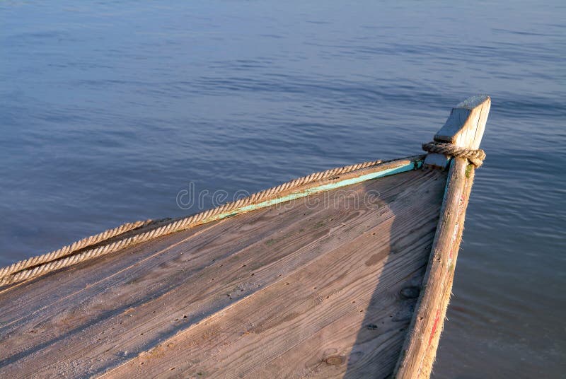 Proue Du Bateau Sur Le Fleuve Image stock - Image du marin, nautique ...