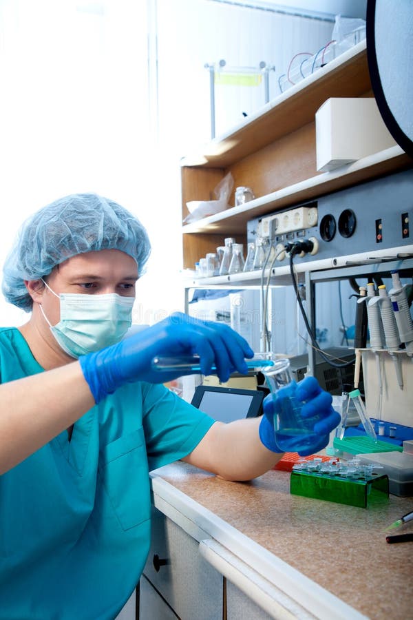 Prova di laboratorio fotografia stock. Immagine di uomo - 25124042