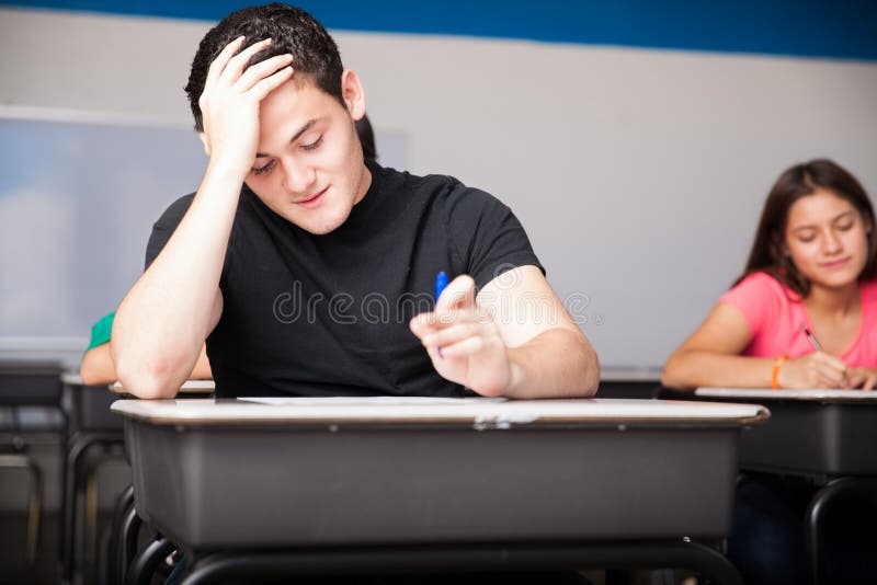 Prova Difficile in High School Immagine Stock - Immagine di attraente ...