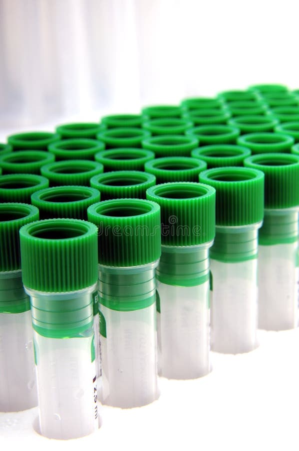 Dettaglio Delle Provette in Laboratorio Su Fondo Bianco Immagine Stock ...