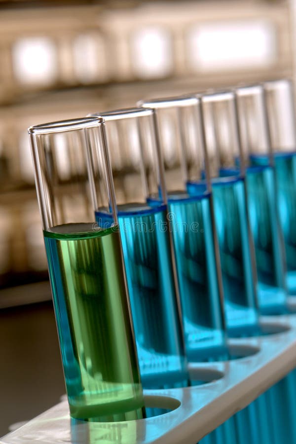 Provette Nel Laboratorio Di Scienza Immagine Stock - Immagine di ...