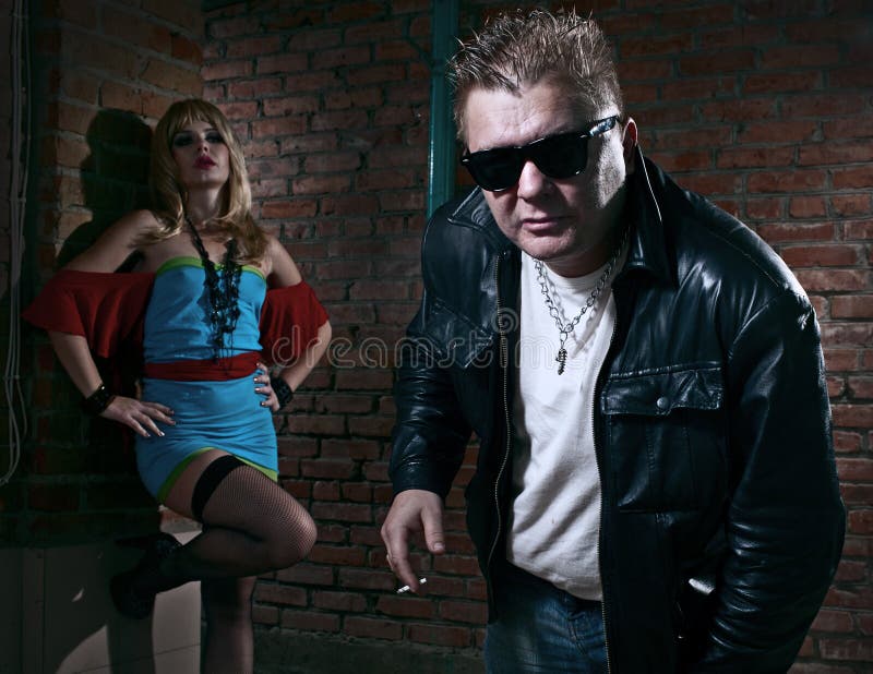 Proxeneta e uma prostituta foto de stock. Imagem de fundo - 21921912