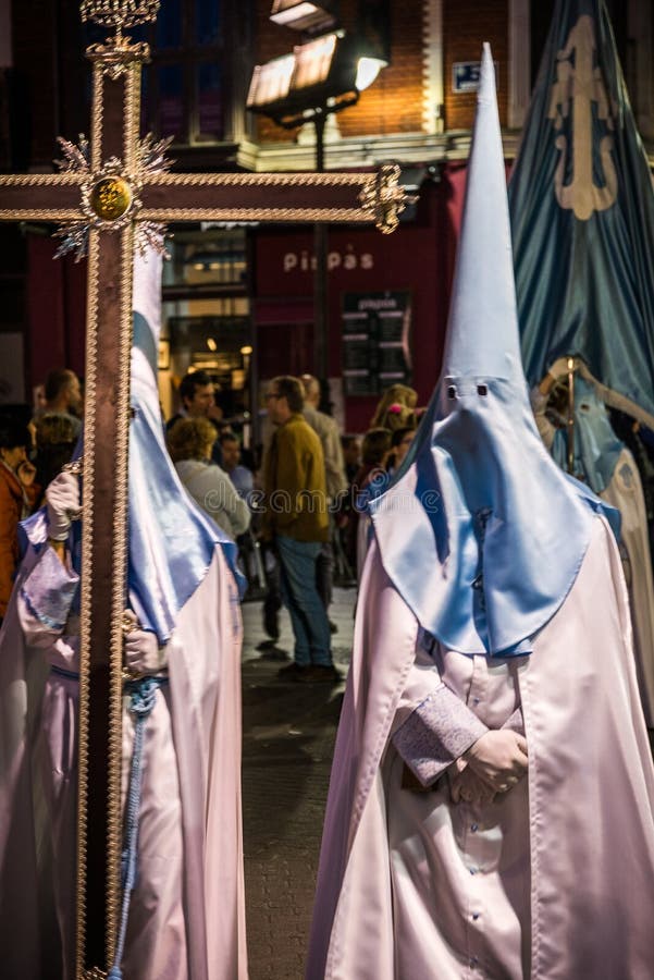 Prozession tauft redaktionelles bild. Bild von mitbruder - 91601000