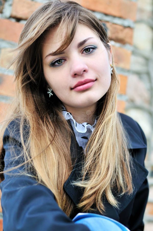 Prtrait Della Ragazza Teenager Immagine Stock - Immagine di bello ...