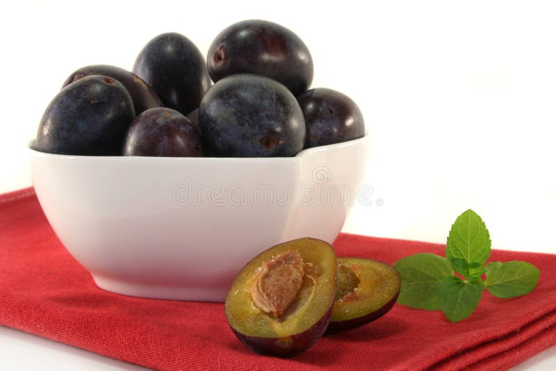 Prugna immagine stock. Immagine di autunno, nucleo, raccolta - 16538625