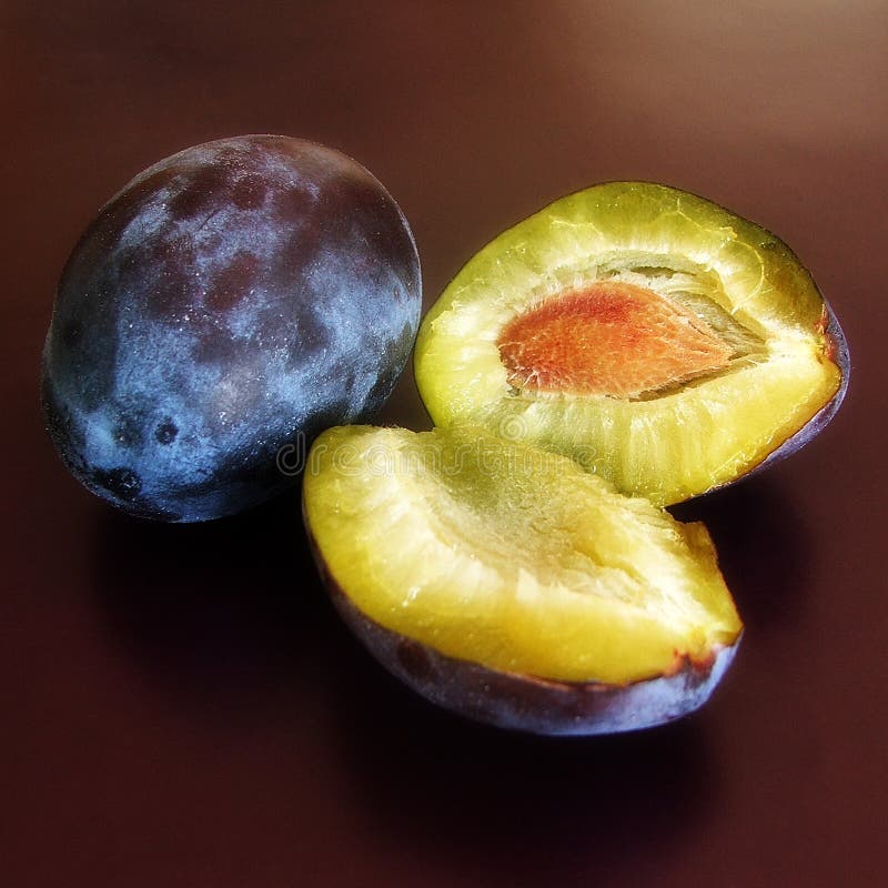 Pruimen stock afbeelding. Image of pruim, vitamine, voeding - 11014365