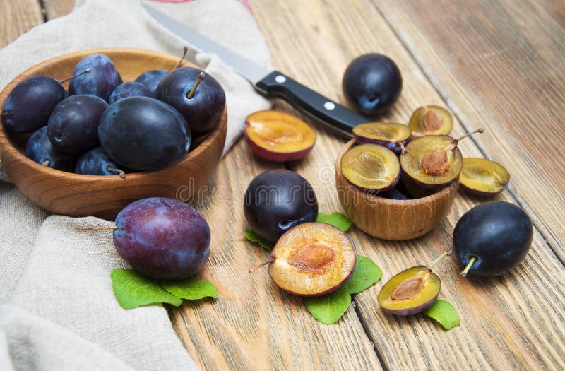 Pruimen stock foto. Image of nagerecht, mensen, besnoeiing - 60591590