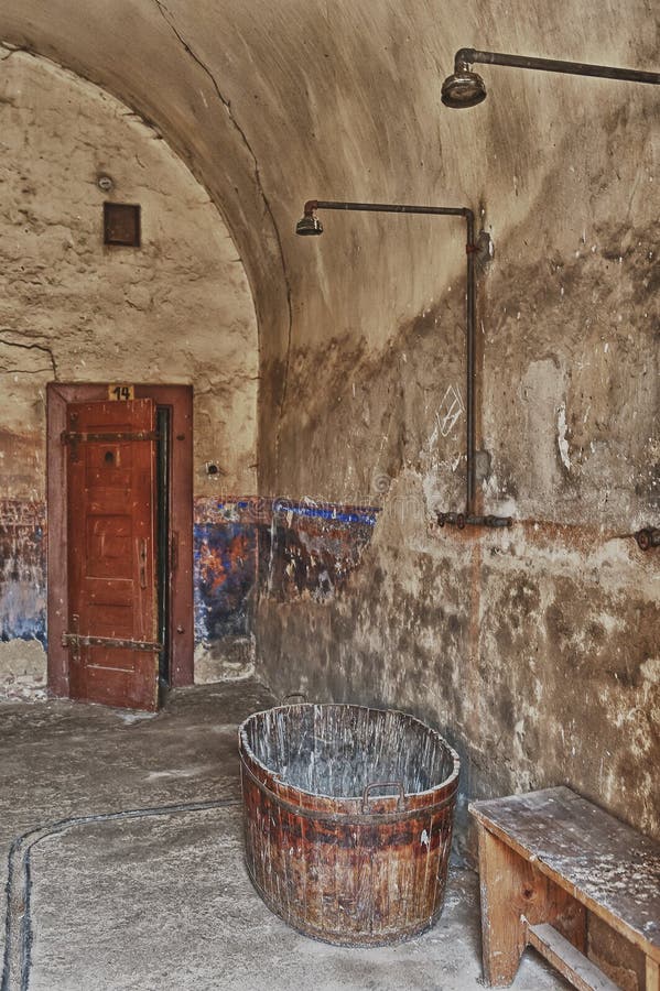 Prysznic w Terezin obraz stock editorial. Obraz złożonej z koncentracja ...