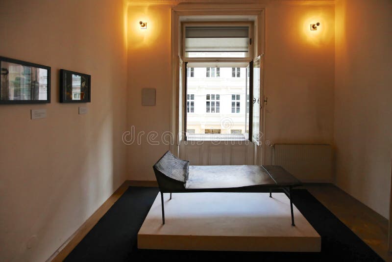 Psychoanalysis Couch in Sigmund Freud Museum in Vienna Editorial Stock ...