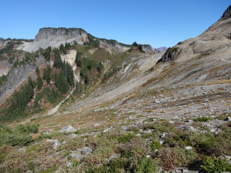 Ptarmigan Ridge Trail in Fall Stock Image - Image of evergreen, fall ...