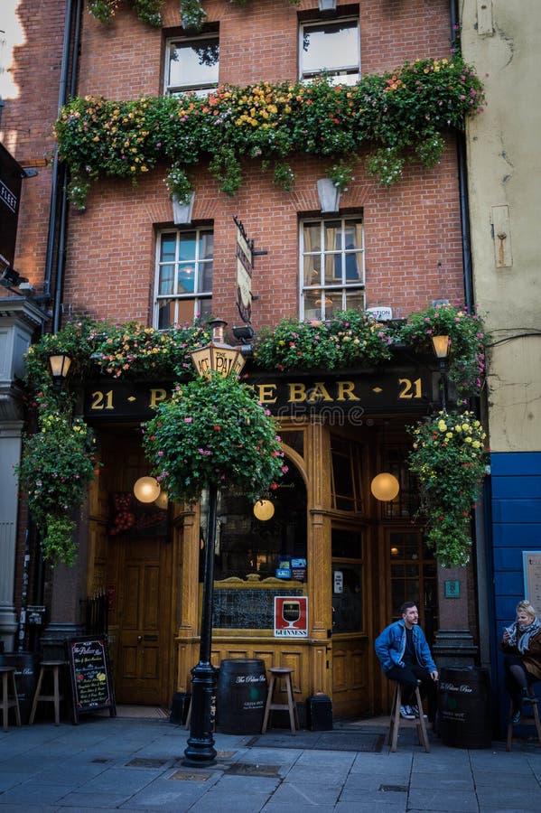 Pub in Temple Bar in Dublin Editorial Photo - Image of irish, city: 272462171