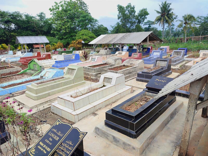 Public Cemetery in Indonesia. Graveyard Editorial Photo - Image of ...