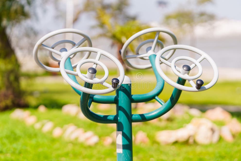 Public Exercise Machine with Rotating Wheels Designed for Upper Body ...