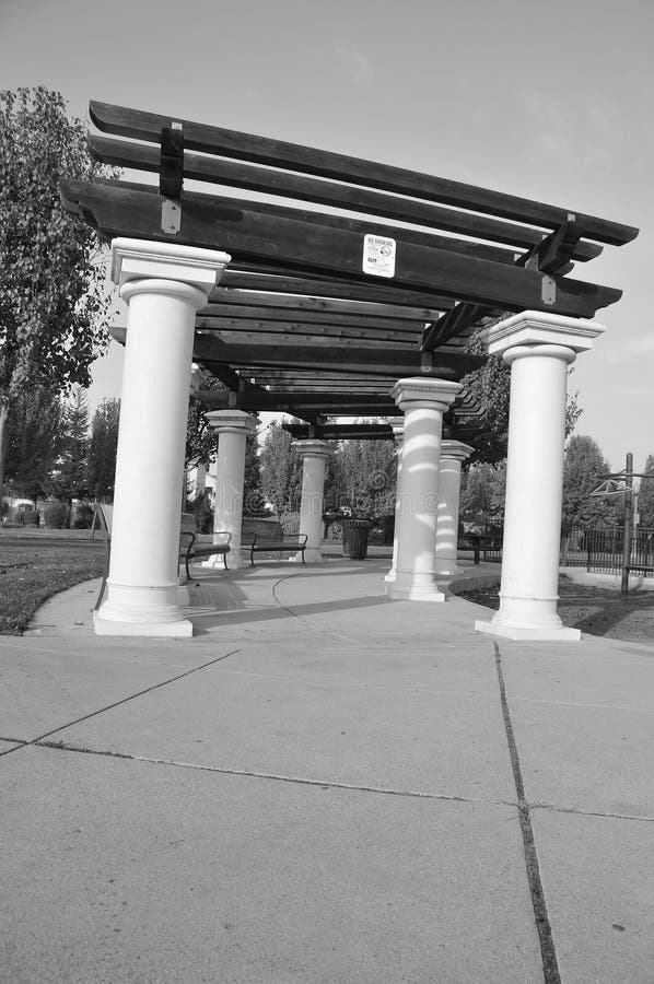 Public Park Shade Trellis 2 Stock Image - Image of park, columns: 7451433