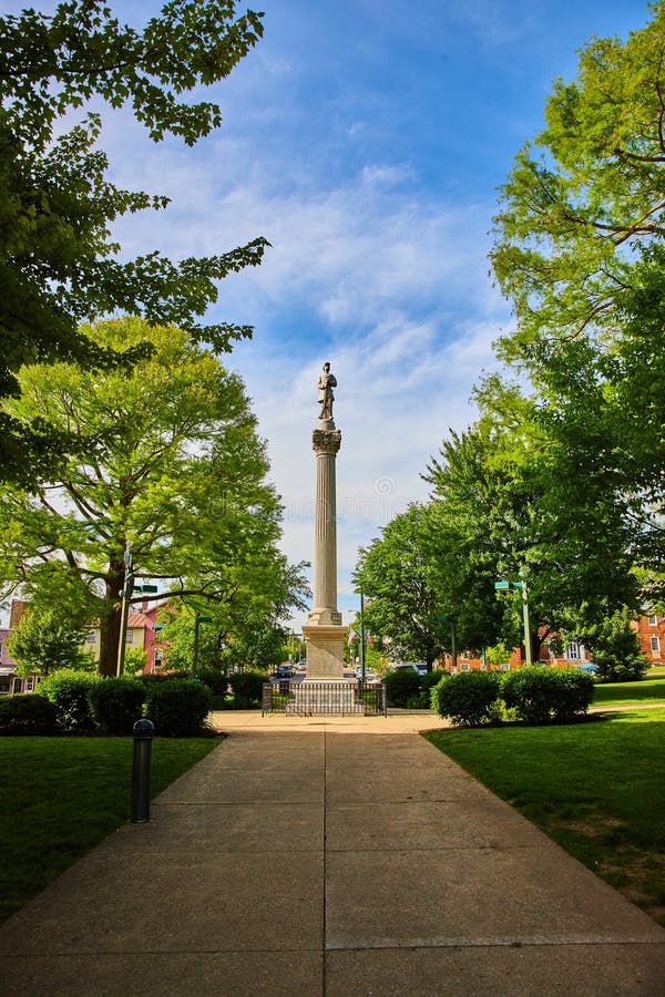 Public Square Park in Downtown Mount Vernon Ohio with Soldier Statue ...