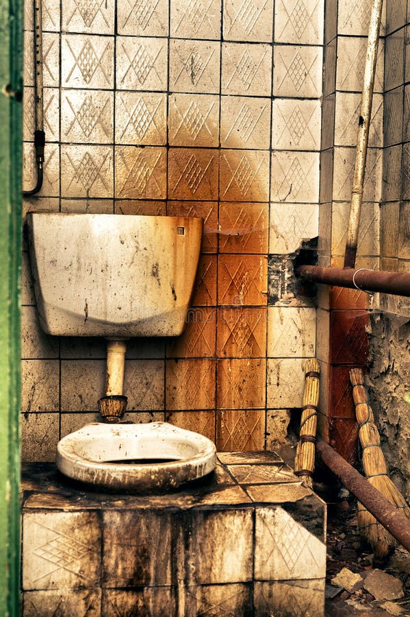 1+ Cracked toilet Free Stock Photos - StockFreeImages
