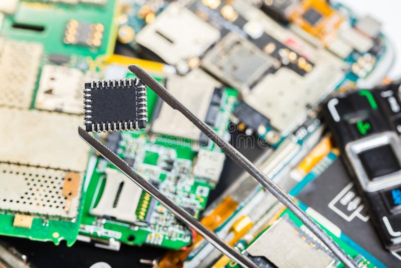 Puce électronique image stock. Image du circuits, vert - 945523