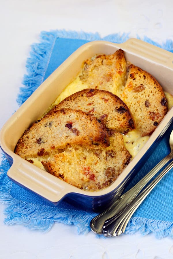 Pudding De Pain Et De Beurre Photo stock - Image du parts, homemade ...