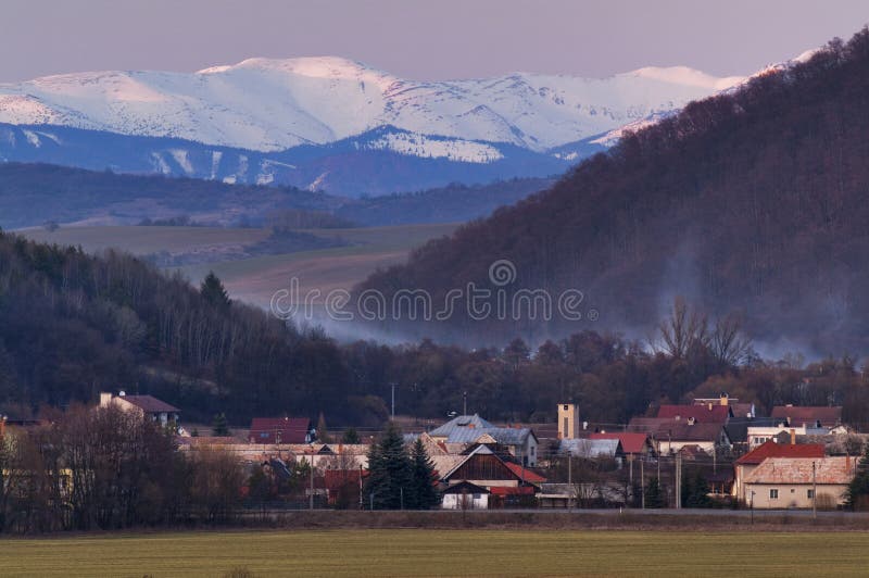Pueblo De Cacin Durante Invierno Imagen de archivo - Imagen de inferior ...