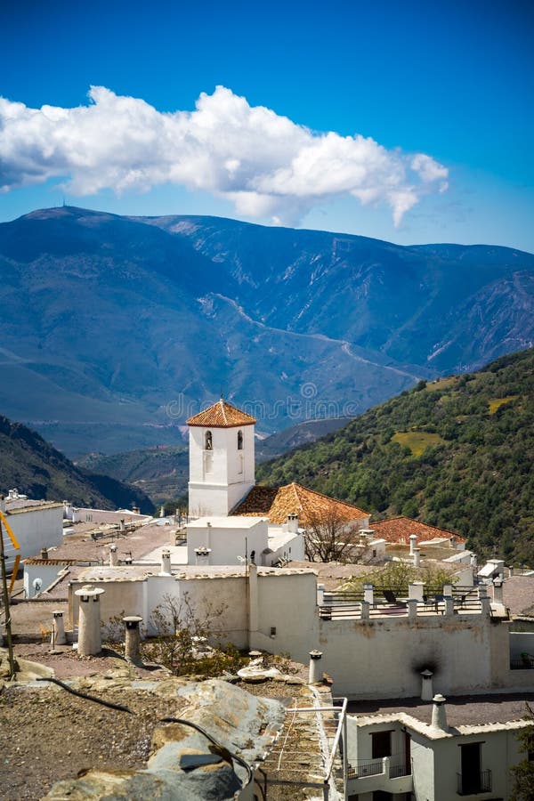 Pueblo de Capileira foto de archivo. Imagen de blanco - 75579922