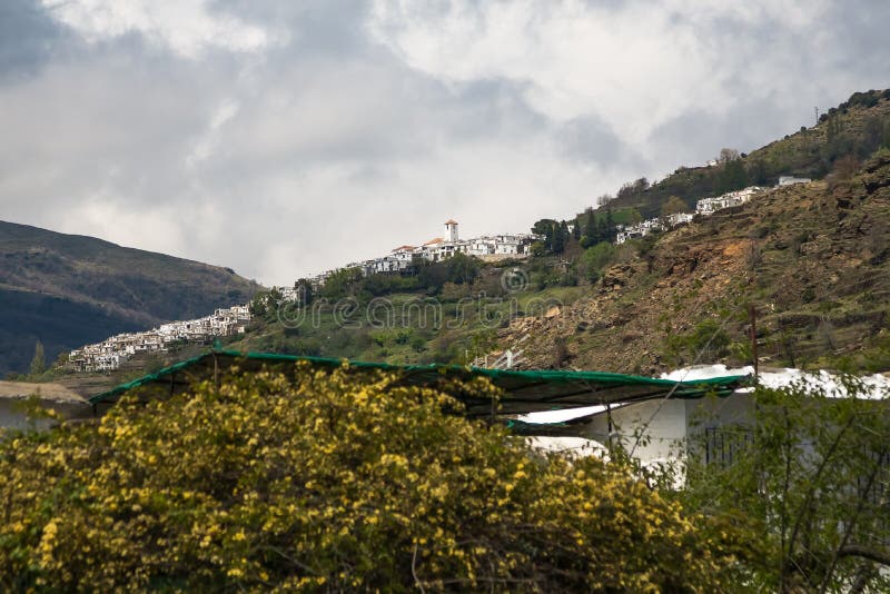 Pueblo de Capileira foto de archivo. Imagen de blanco - 75579922
